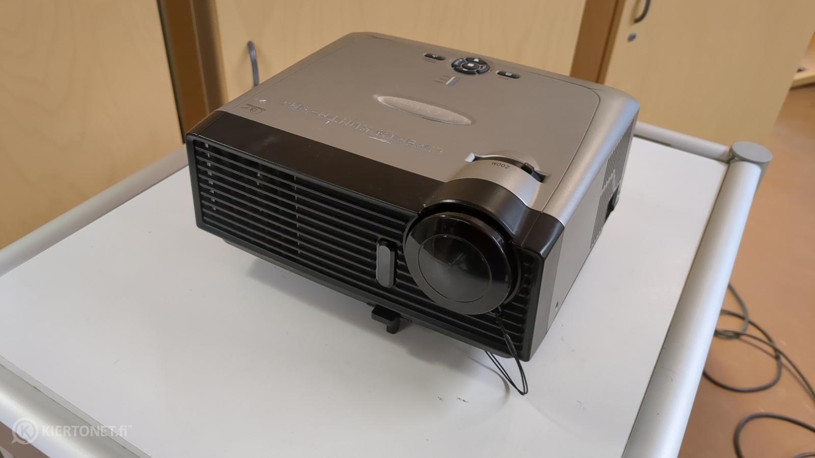 Projektori Optoma EP719 ja liikuteltava hylly – Kiertonet.fi