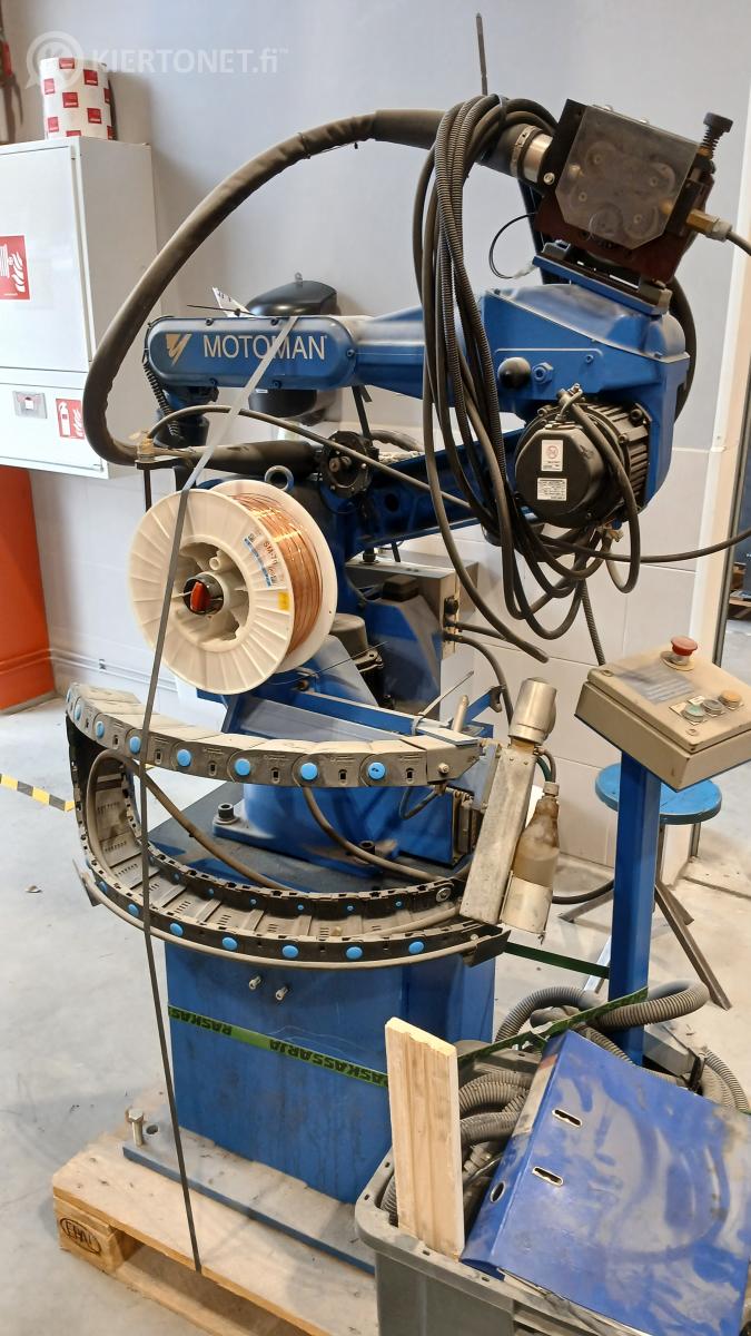 Motoman XRC hitsaus robotti, ohjausyksikkö, hitsausvirtalähde ja ...