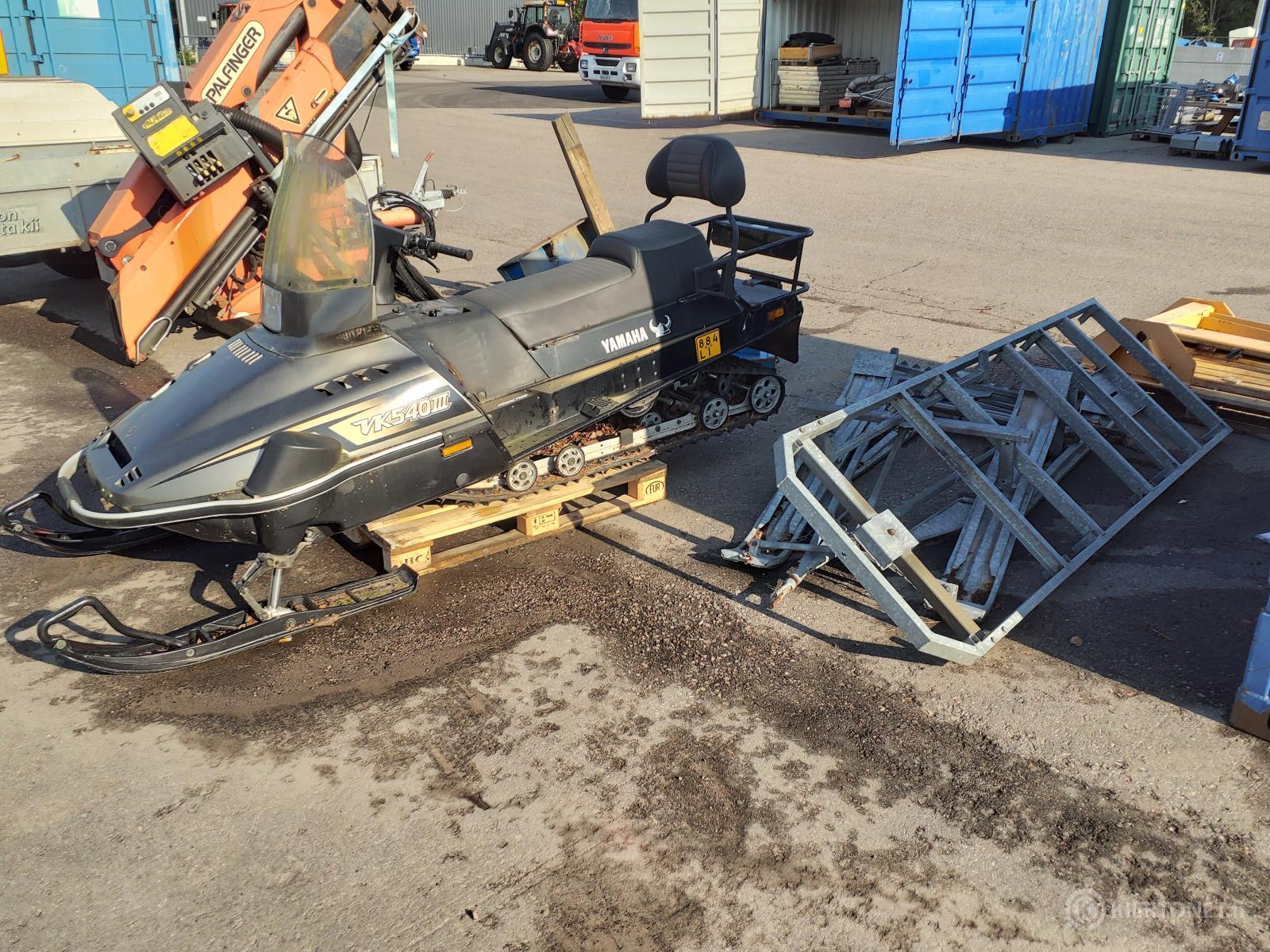 Moottorikelkka Yamaha VK540 III + kelkan reki – Kiertonet.fi