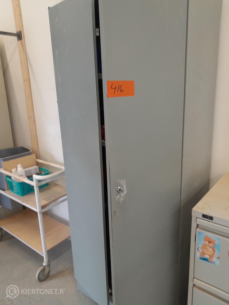 Metallikaappi sisältöineen (#416) – Kiertonet.fi