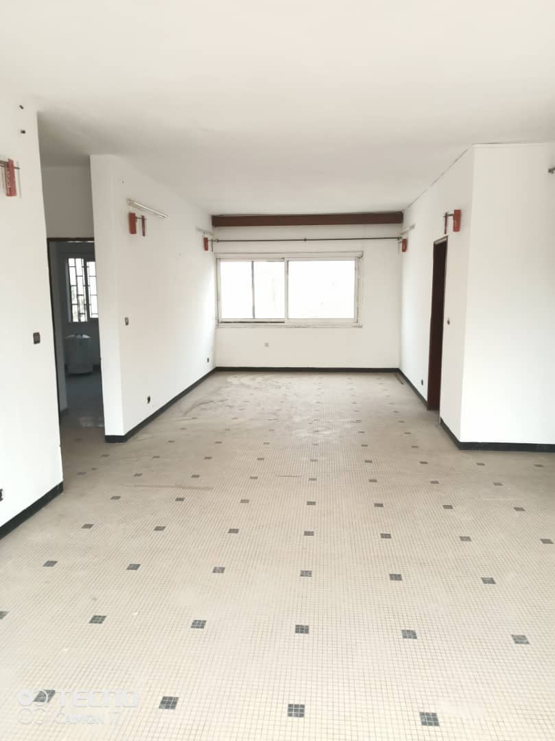 Apartment to rent at Douala, Bonapriso - 3 bedrooms - 1 000 000 FCFA