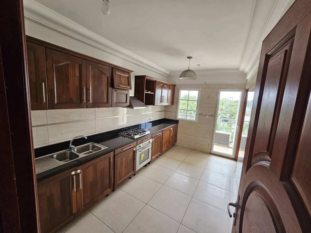 Appartement à louer à Douala, Bonapriso - 3 chambres - 1 200 000 FCFA