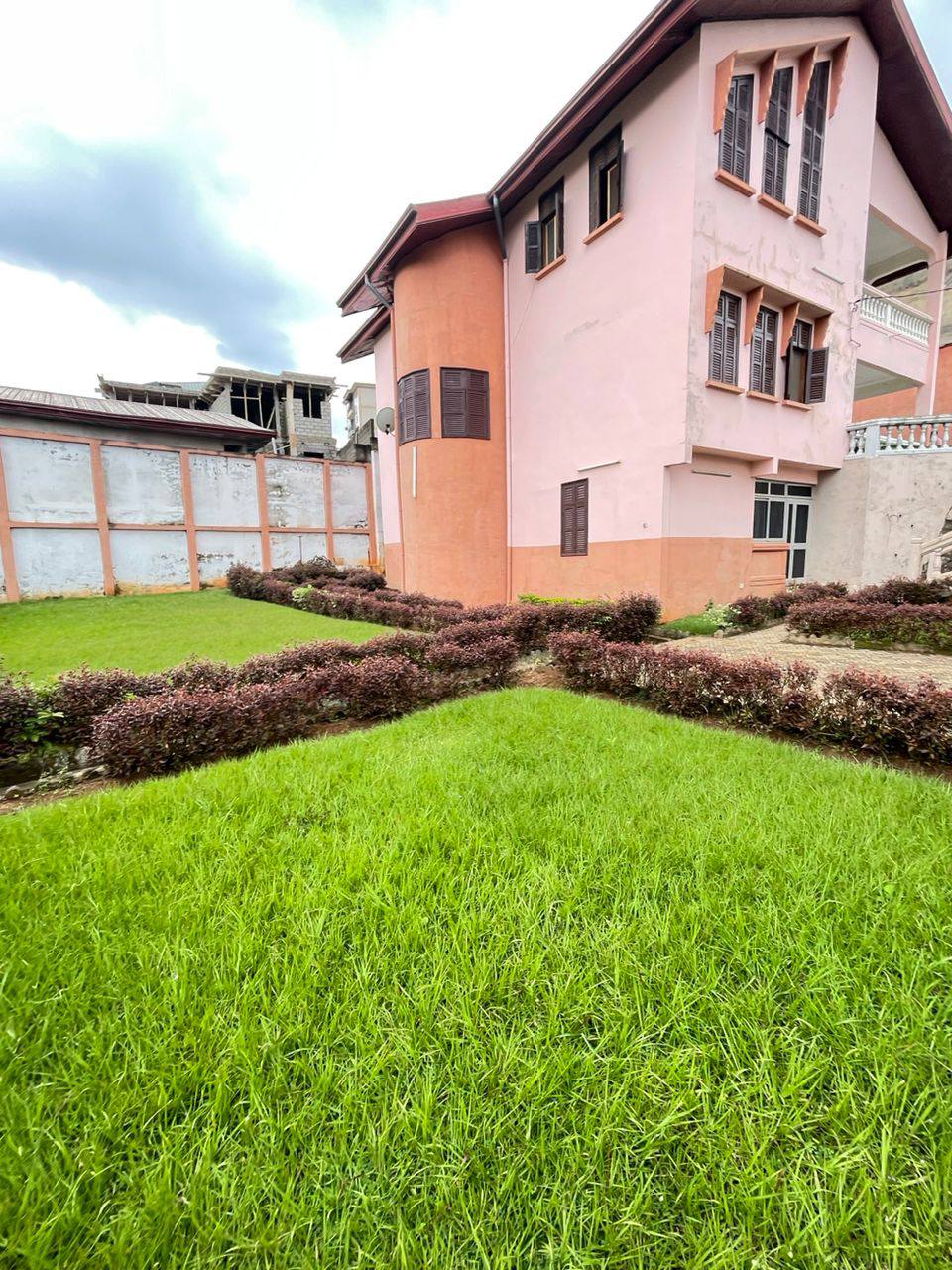 Maison (Triplex) à louer à Yaoundé, Ngousso - 6 chambres - 500 000 FCFA
