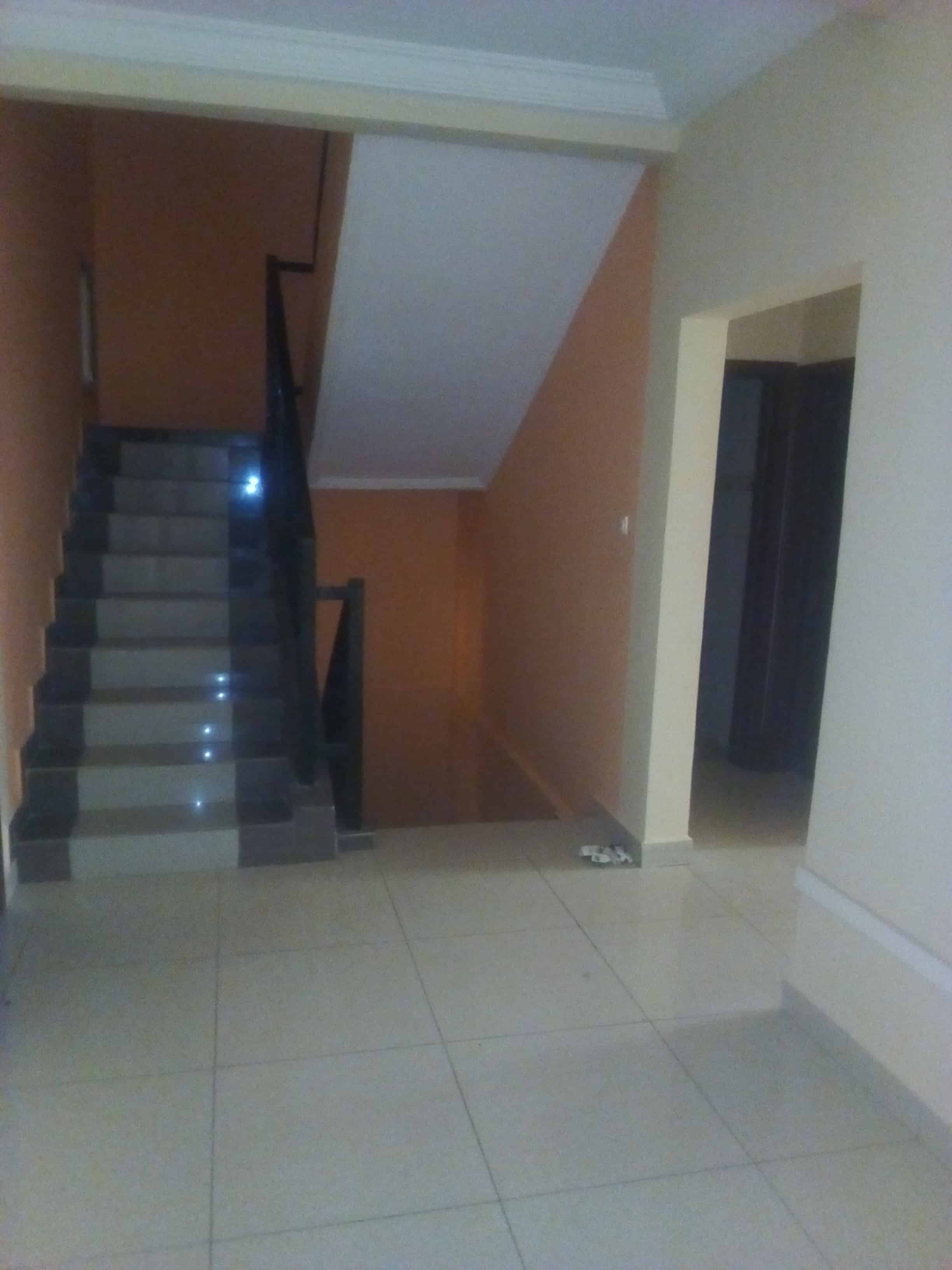 House (Villa) to rent at Yaoundé, Bastos - 5 bedrooms - 3 500 000 FCFA