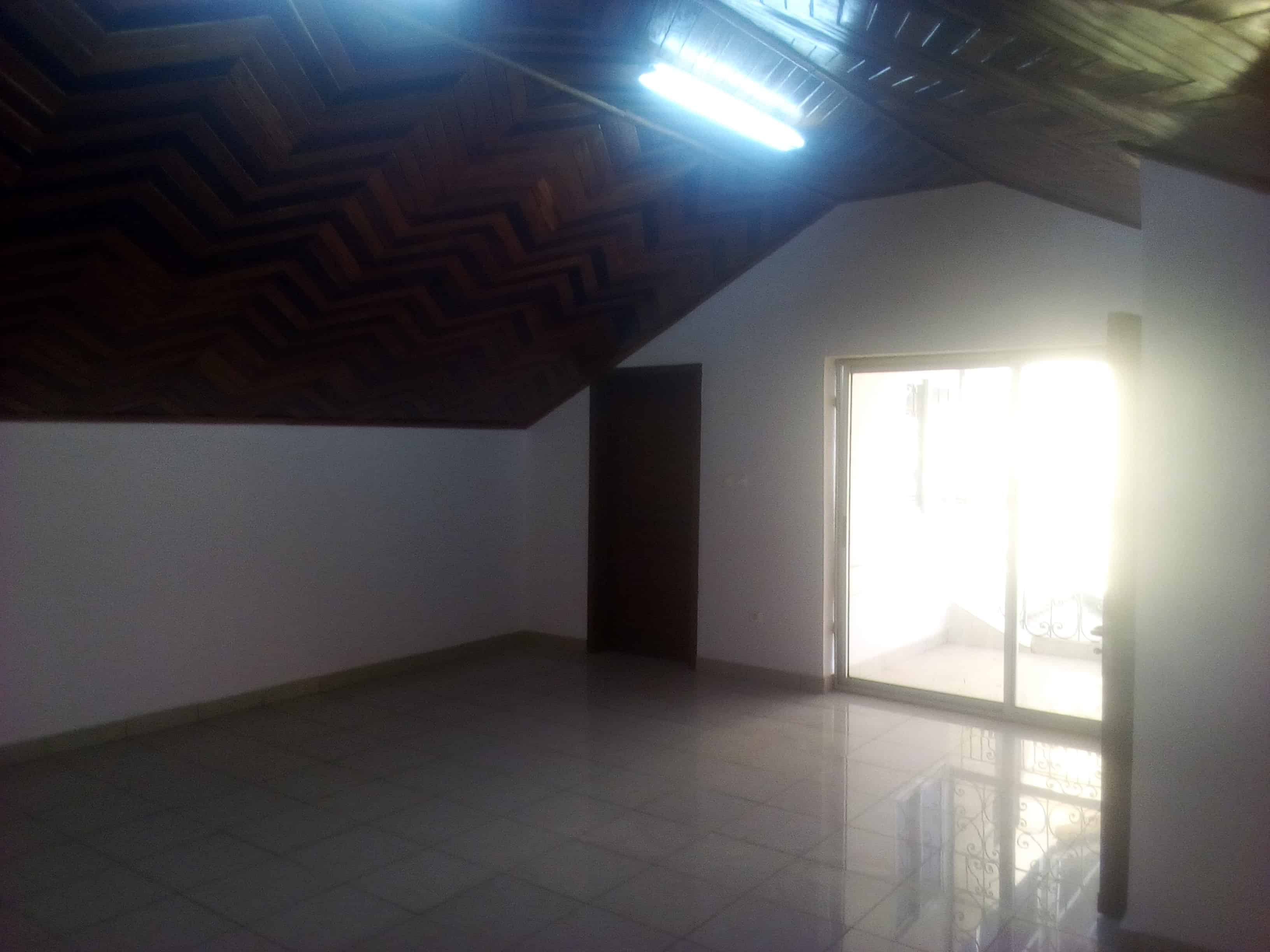 House (Villa) to rent at Yaoundé, Bastos - 5 bedrooms - 3 500 000 FCFA