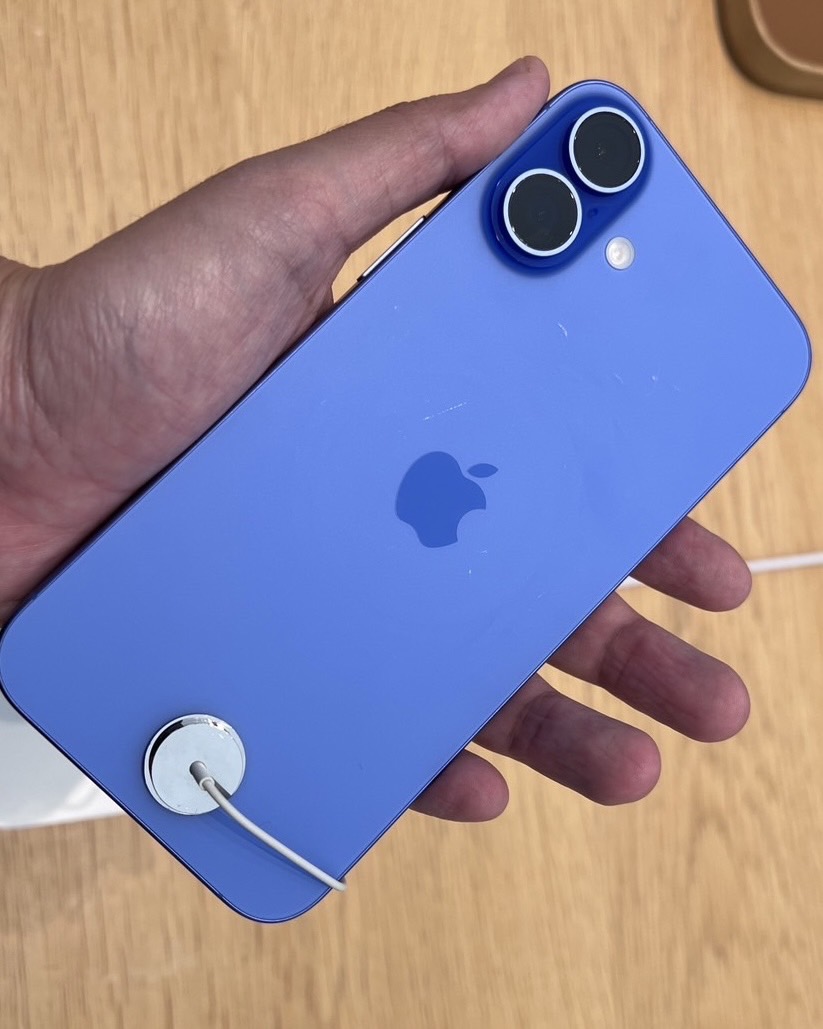 【所有iPhone 16顏色實機照】iPhone16 Pro沙漠色不是金色?!圖多、多角度一次看清楚