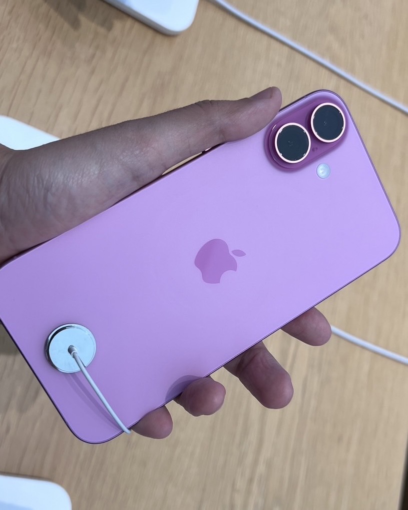 【所有iPhone 16顏色實機照】iPhone16 Pro沙漠色不是金色?!圖多、多角度一次看清楚