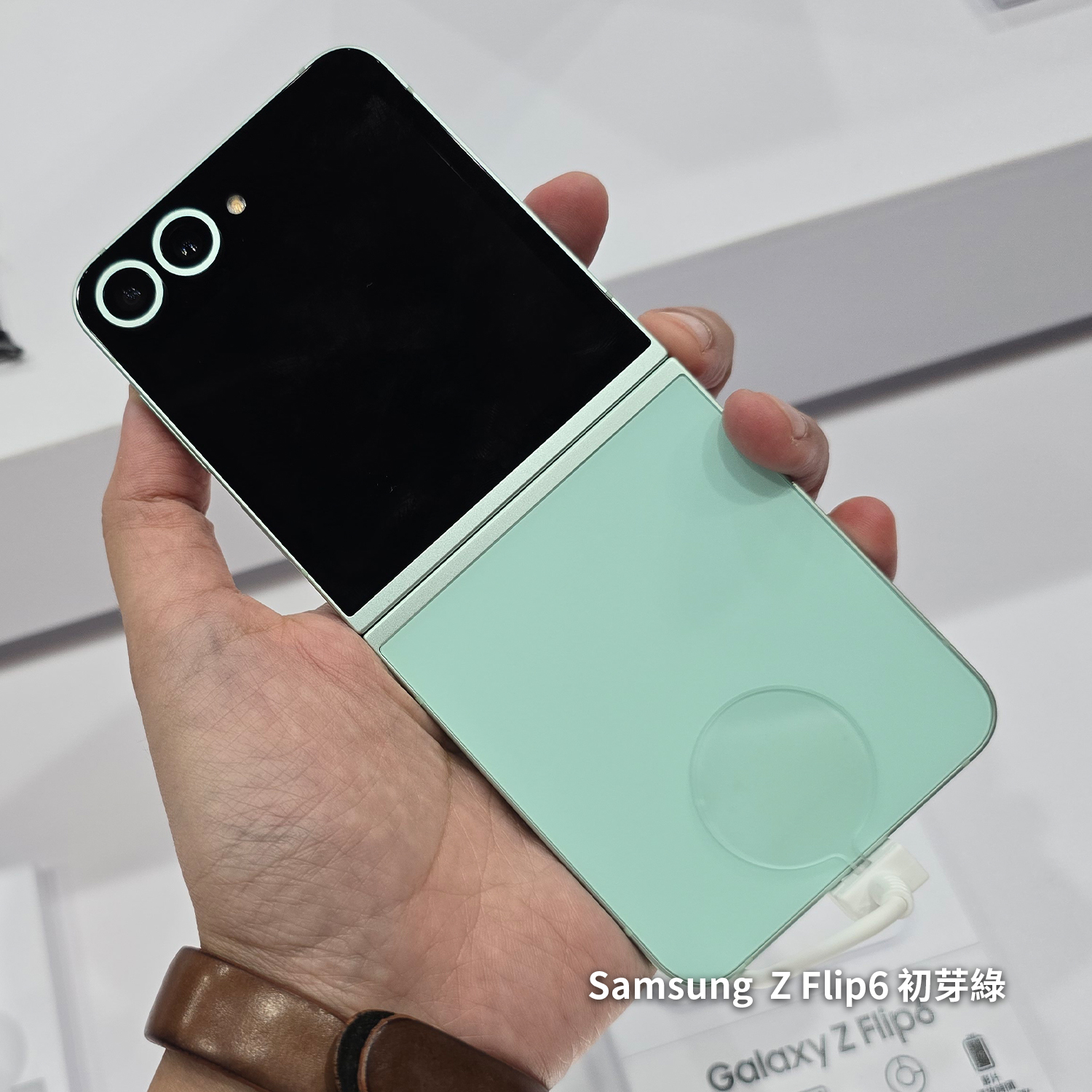 Samsung 三星 Z Flip 6 開箱，最新價格、上市時間、規格與AI功能懶人包