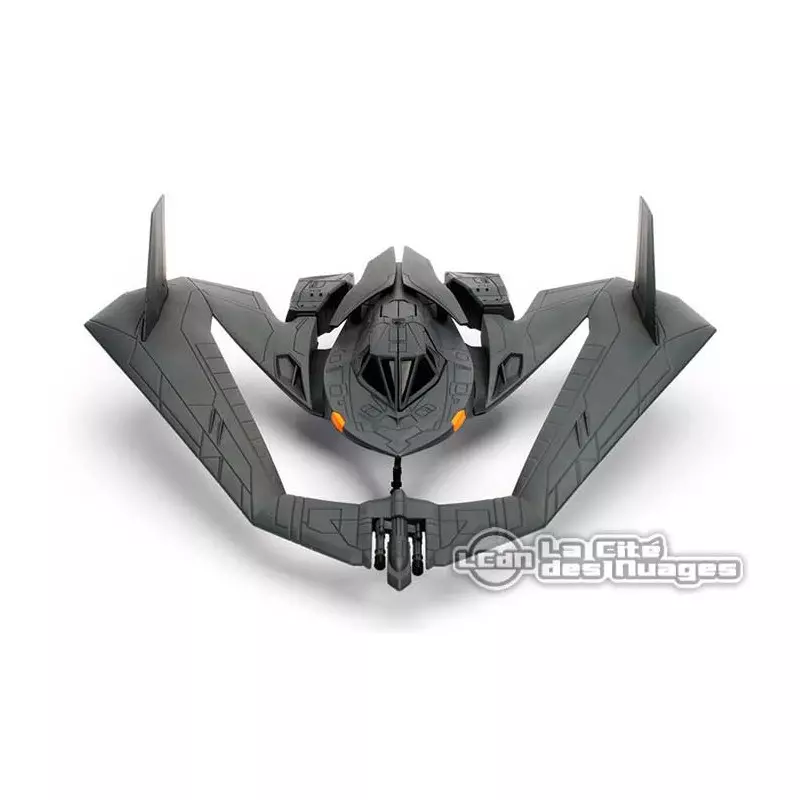 Batman v Superman METALS Diecast Batwing 1 32 with Batman Figure Lighted Display Stand 98325