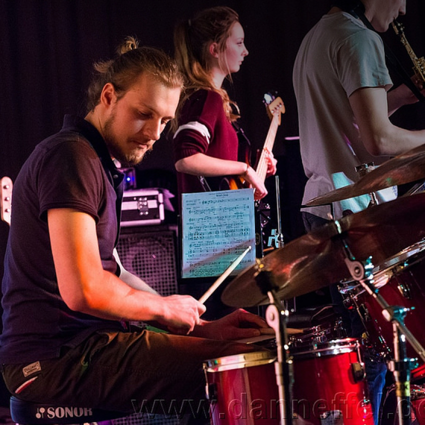 Tim Strohmeier - Drummer, Composer, Sänger, Schlagzeuger, Percussionist ...