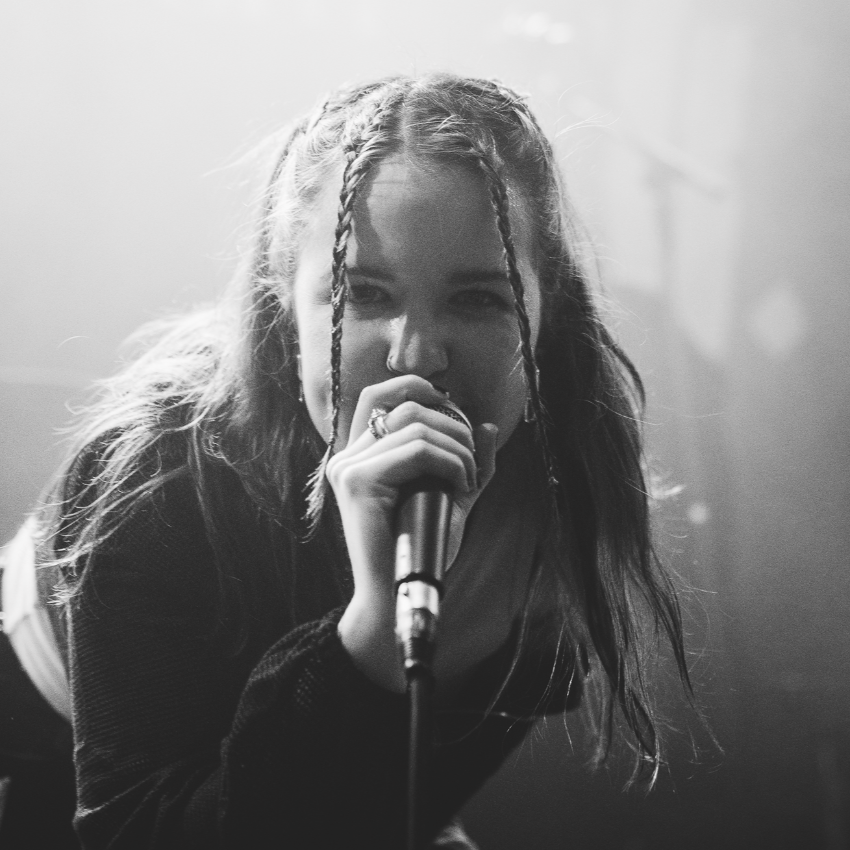 Lea Bell - Gitarristin, Sängerin aus Mainz - Backstage PRO