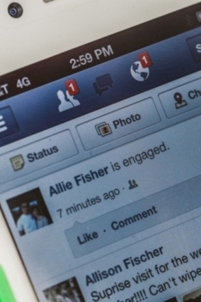 How to Tastefully Announce Your Engagement on Social Media