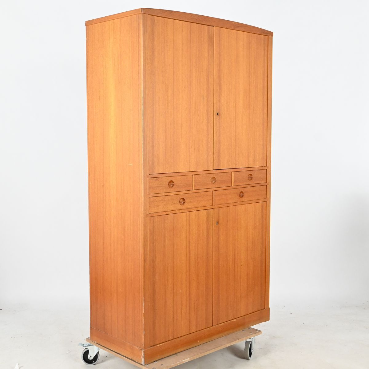 Svante Skogh, skåp, teak, Sefle Möbelfabrik (114744) — Luleå Auktionsverk