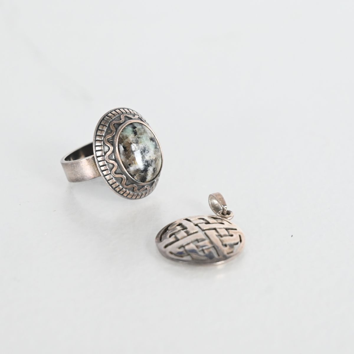 Ring, silver med sten, Kalevala, Finland, hänge silver (107311) — Luleå ...