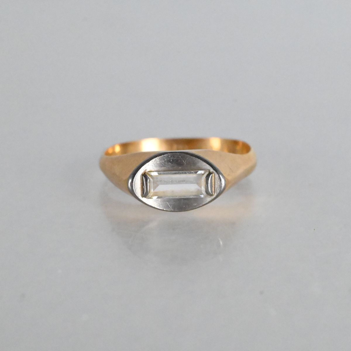 Guldring med sten, 18 k, Alton | Auktion.se