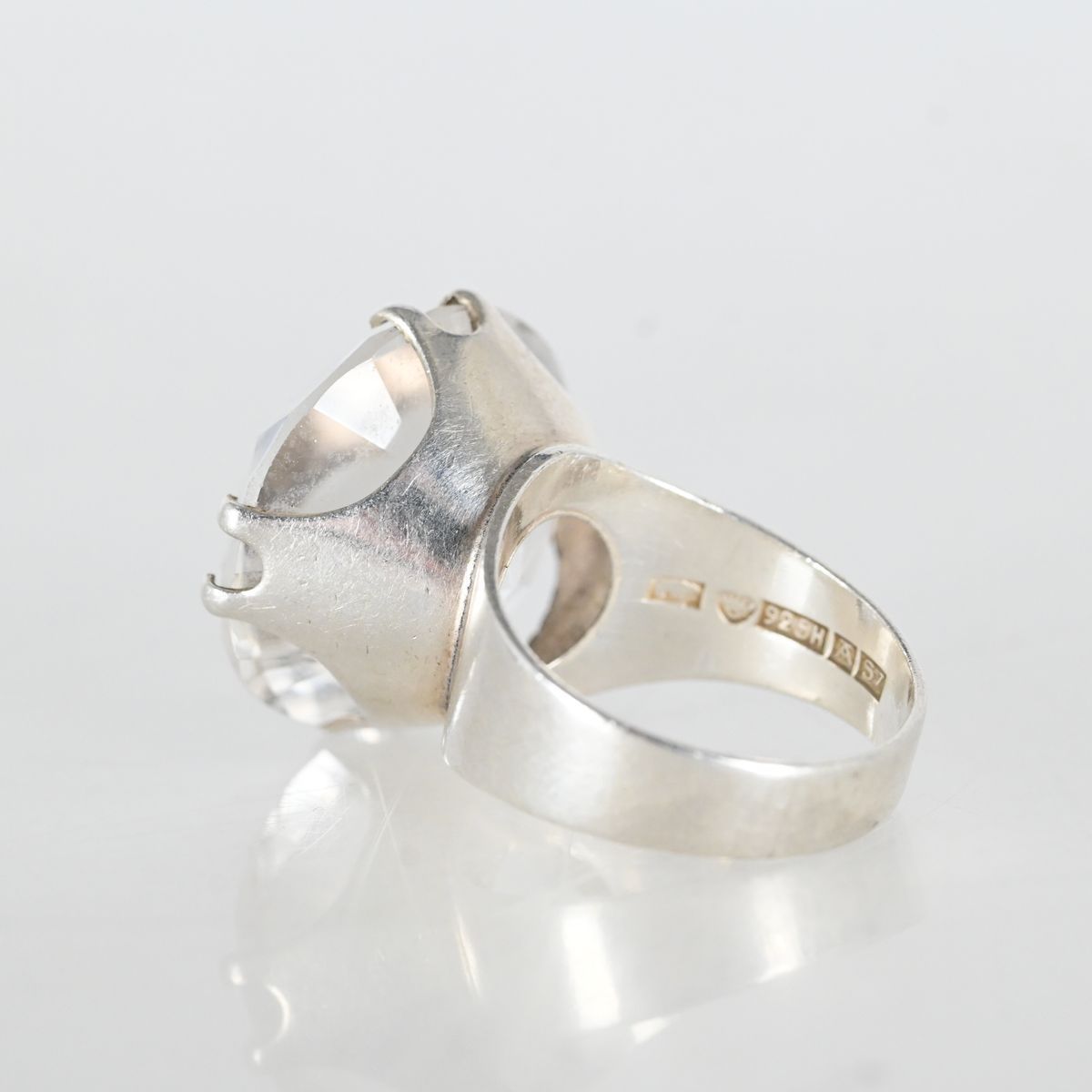 Ring, silver med bergkristall, Finland 1971 (113966) — Luleå Auktionsverk