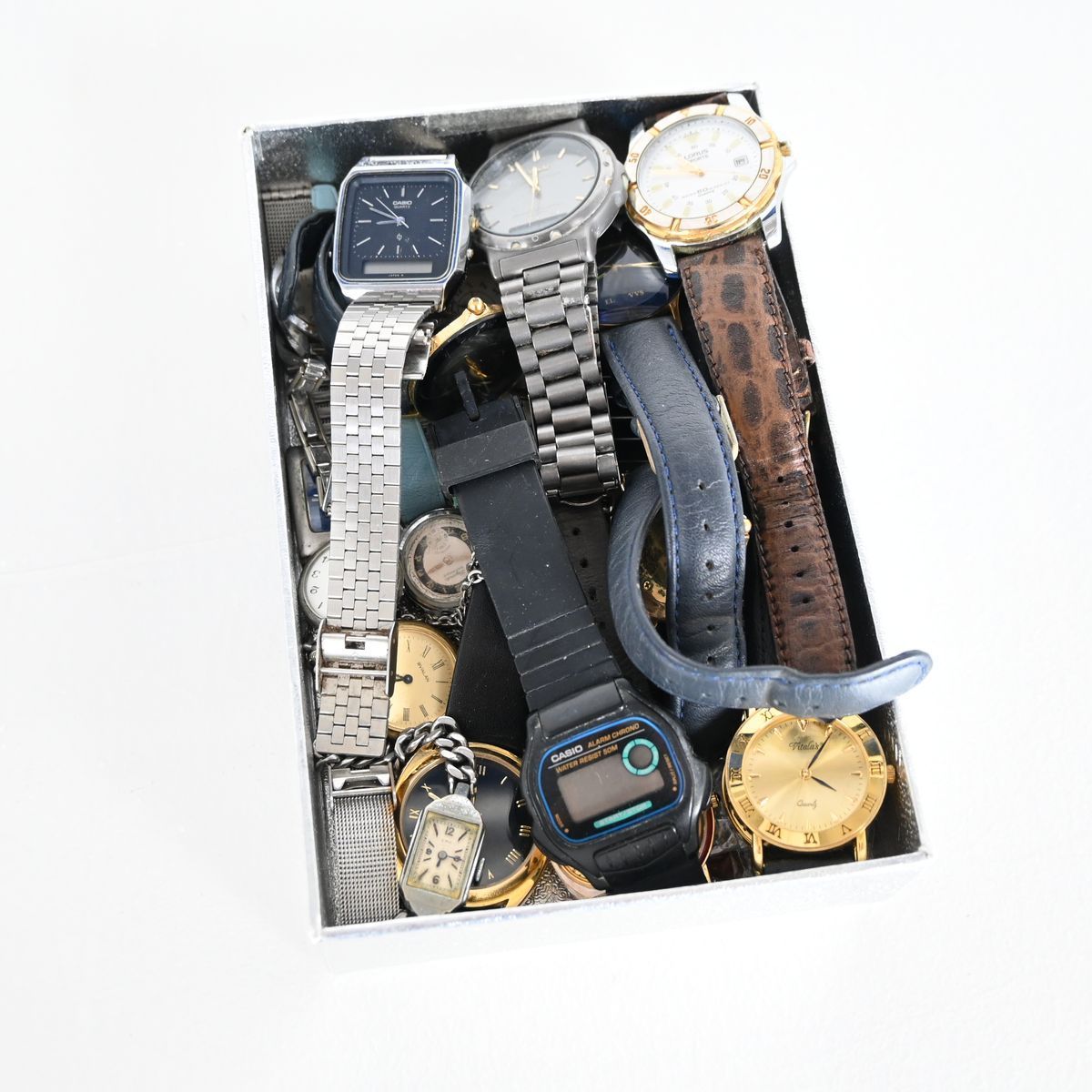 Parti armbandsur, dam, herr | Auktion.se