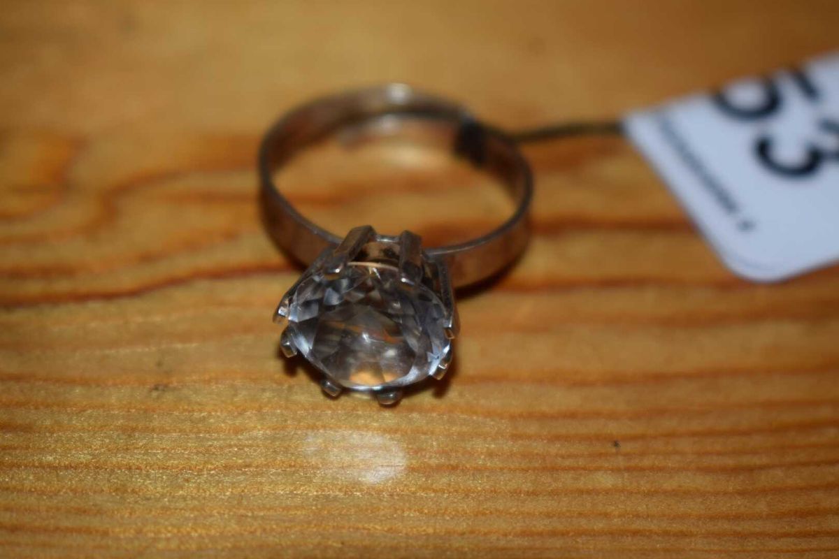 Ring silver med kristall (10827) — Luleå Auktionsverk
