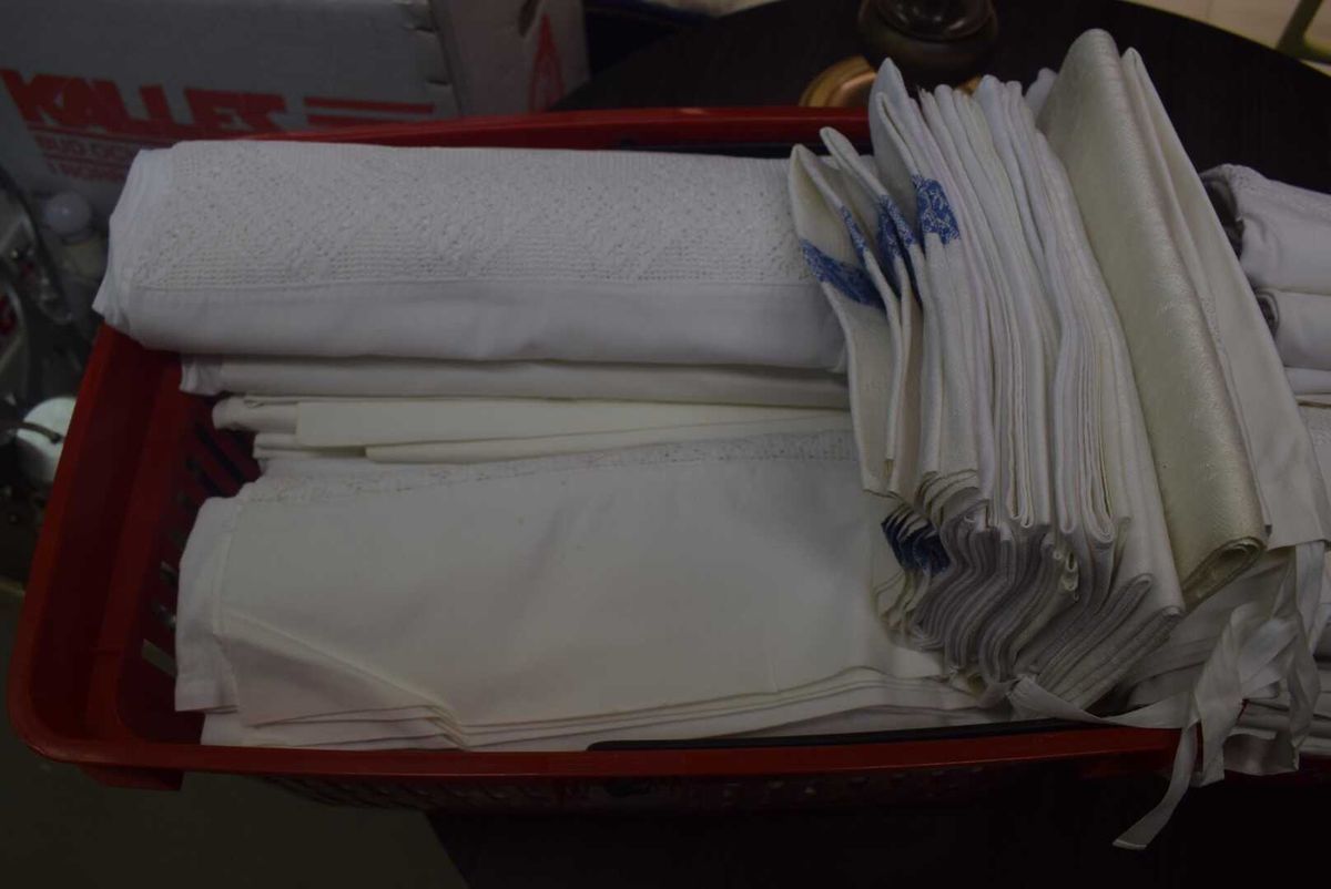 Parti spetslakan mm (1179) — Luleå Auktionsverk