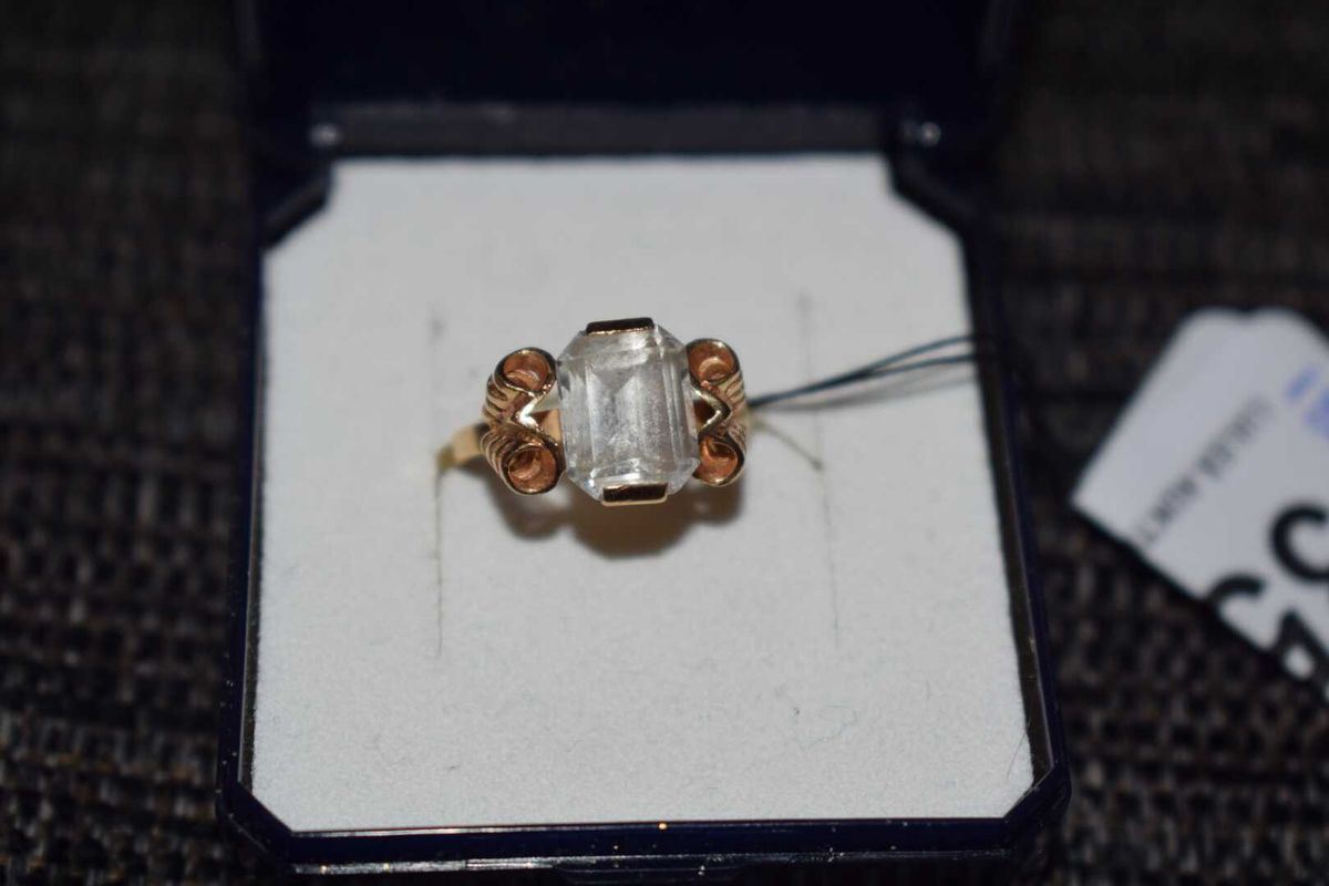 Ring 18 k guld med sten (12621) — Luleå Auktionsverk