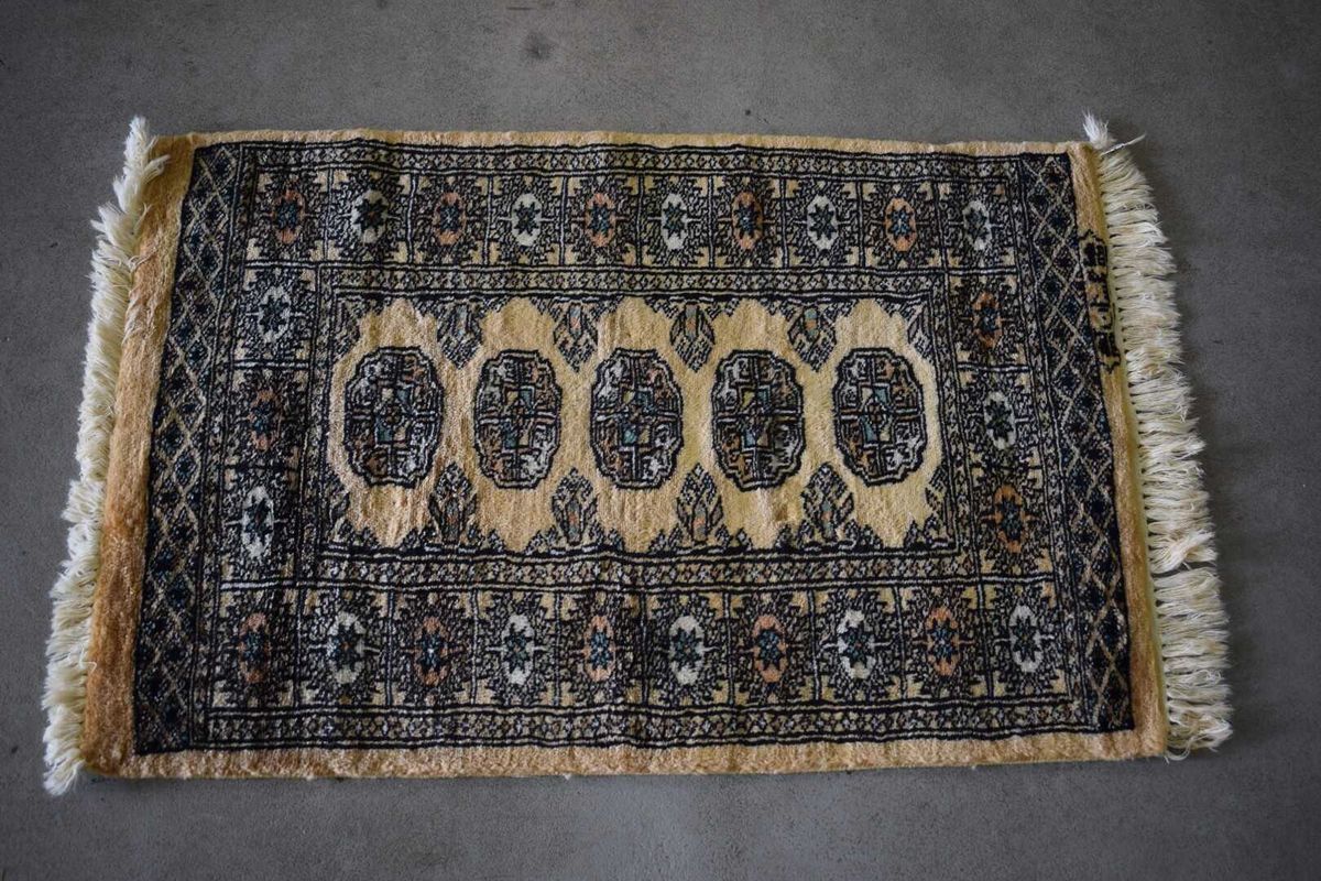 Äkta matta Pakistan (16384) — Luleå Auktionsverk