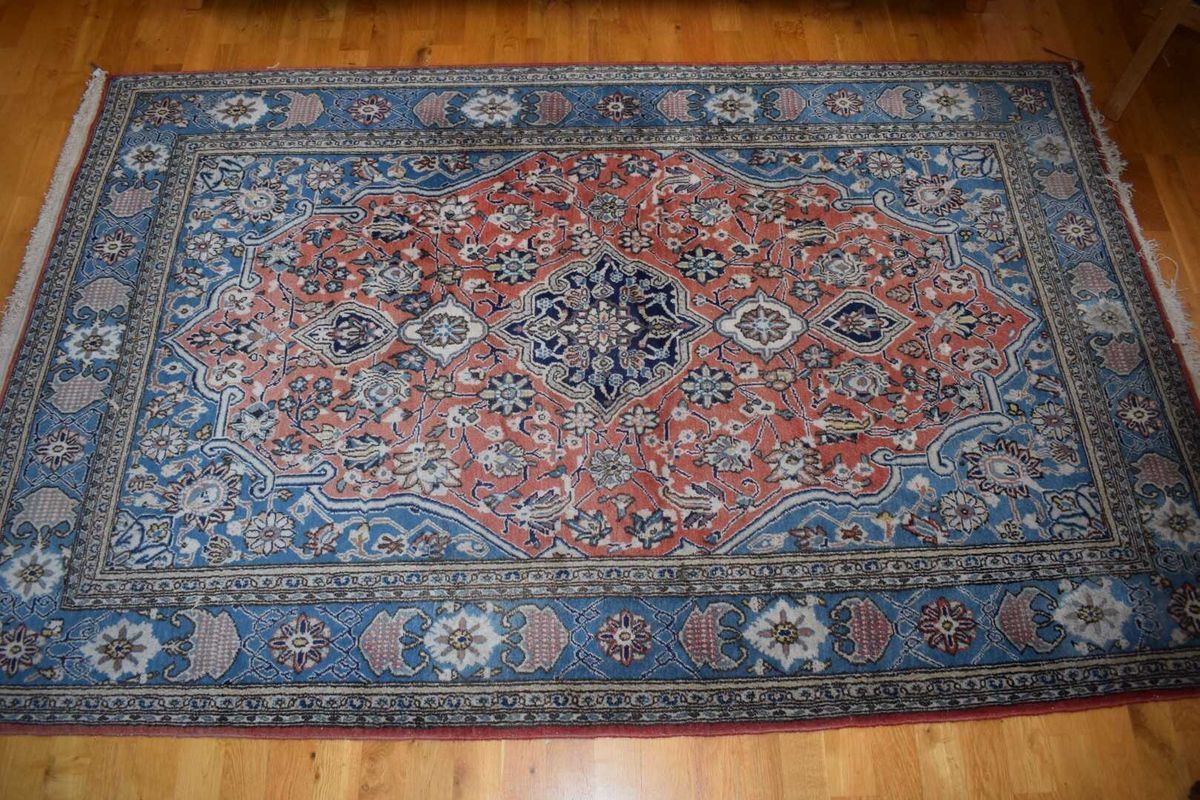 Äkta matta Iran Isfahan (18620) — Luleå Auktionsverk