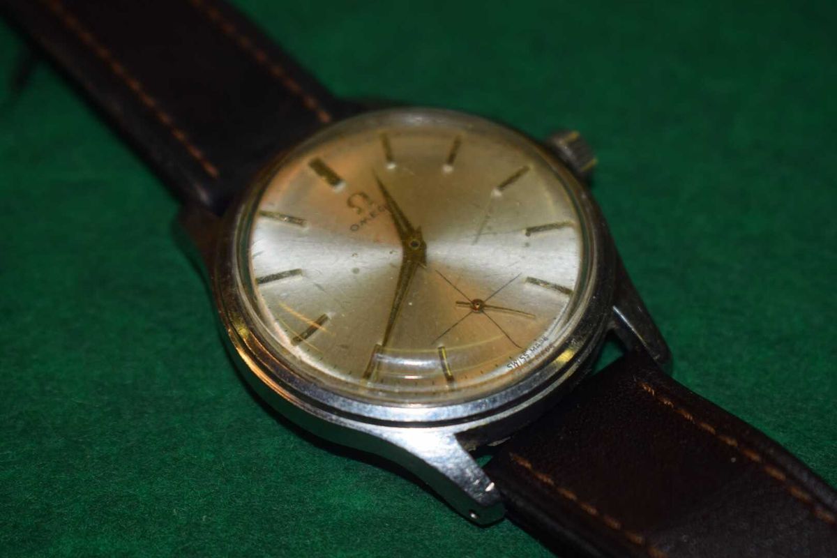 Herrur Omega stål manuellt uppdrag (20102) — Luleå Auktionsverk