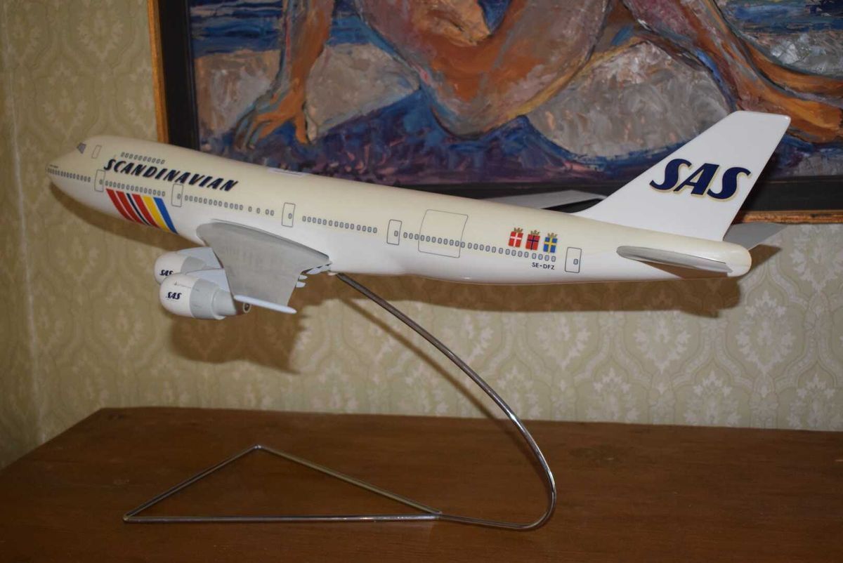 Flygplansmodell SAS (2849) — Luleå Auktionsverk