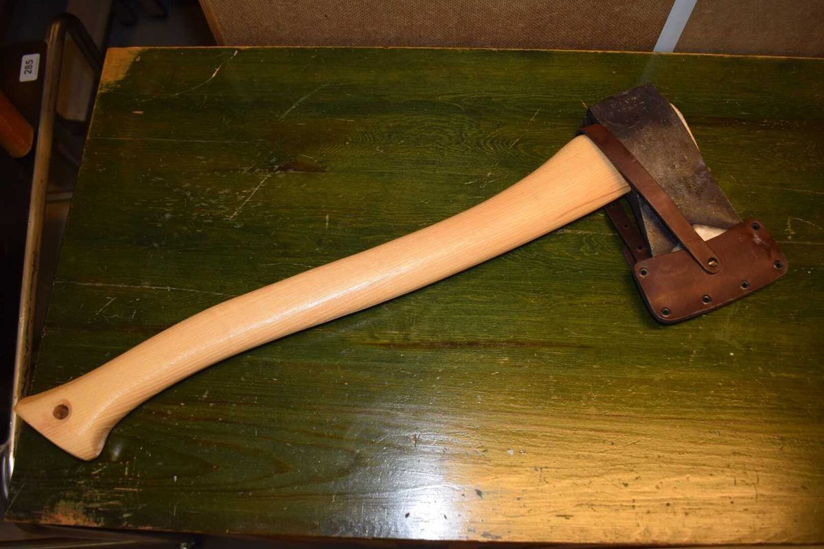 Yxa Husqvarna (34147) — Luleå Auktionsverk