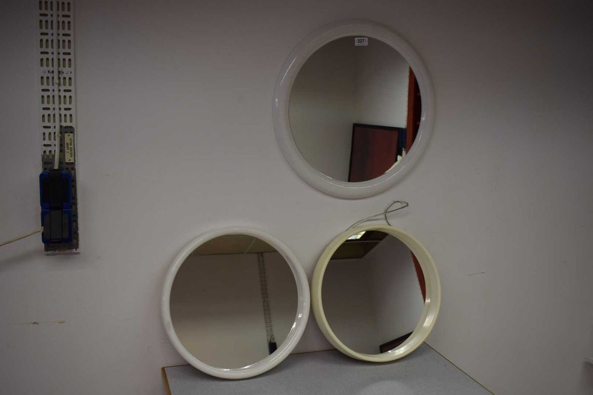3 runda speglar (plast) (34682) — Luleå Auktionsverk