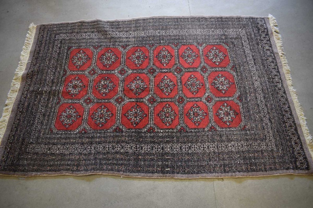 Äkta matta Pakistan (35403) — Luleå Auktionsverk