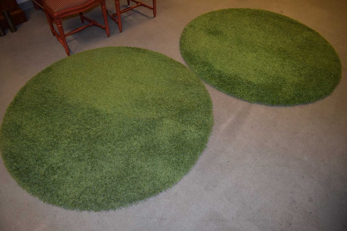 2 runda mattor (44321) — Luleå Auktionsverk