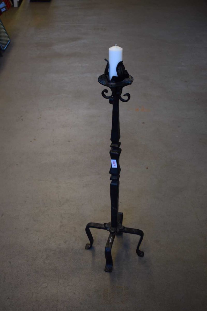 Golvljusstake smide (50026) — Luleå Auktionsverk