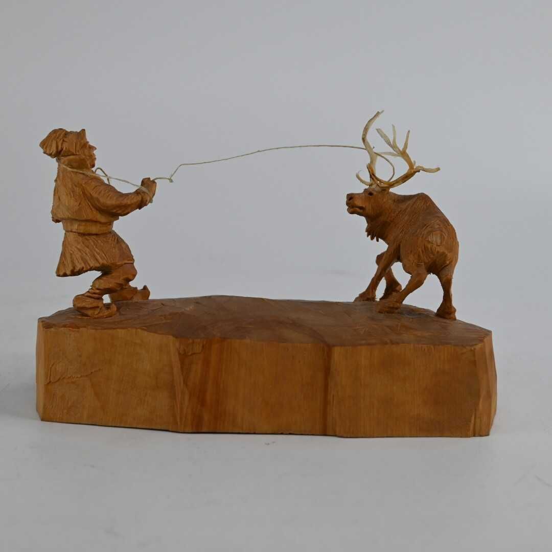 Martin Stenström träskulptur Same med ren (51557) — Luleå Auktionsverk