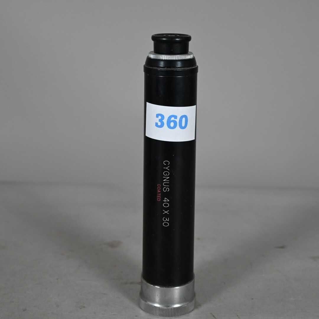 Tubkikare Cygnus 40 x 30 (57350) — Luleå Auktionsverk