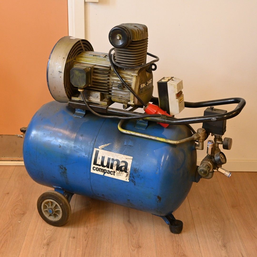 Stor kompressor Luna (63827) — Luleå Auktionsverk