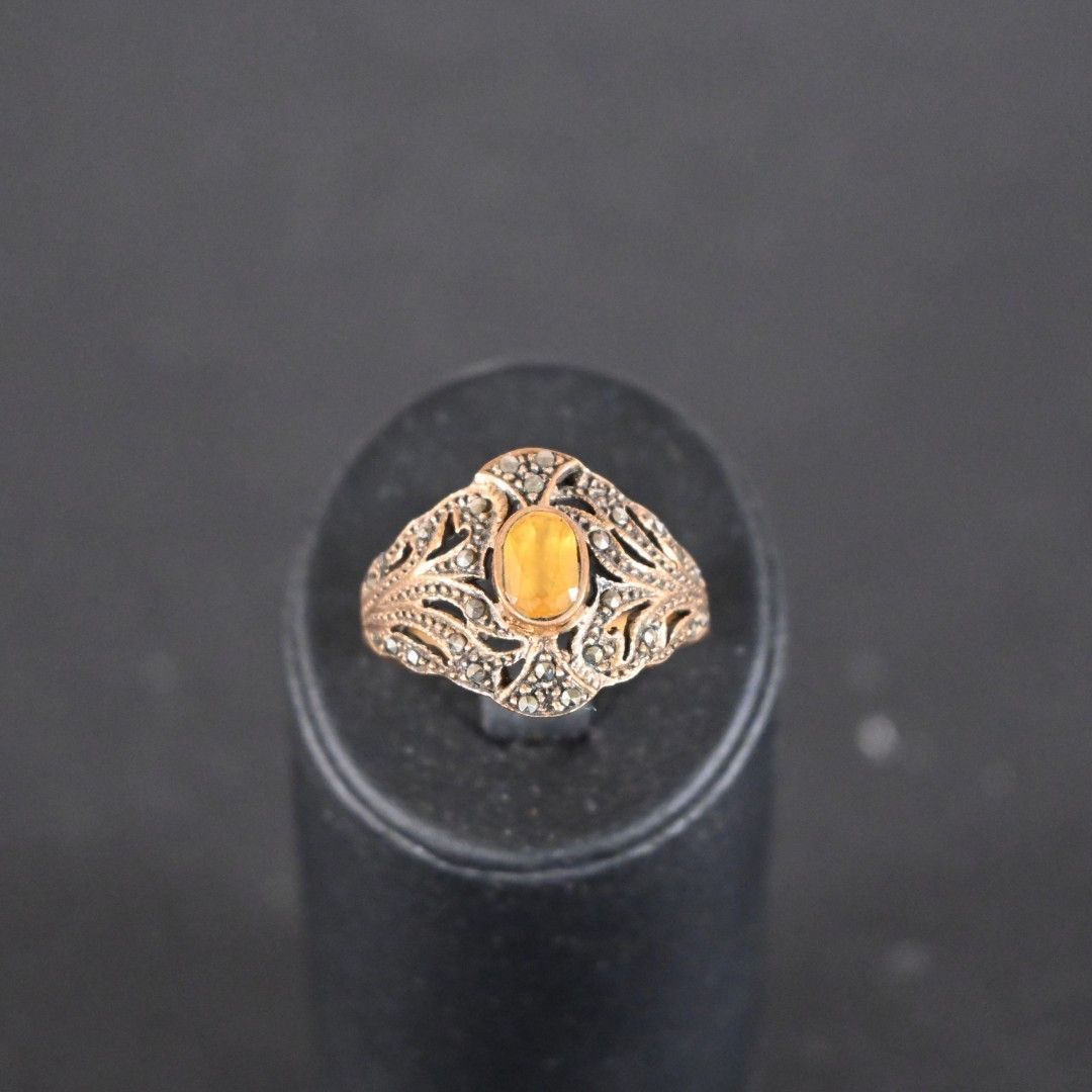 Ring brons markasiter gul sten (65370) — Luleå Auktionsverk