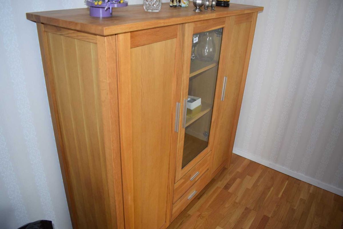 Ekskåp (6694) — Luleå Auktionsverk