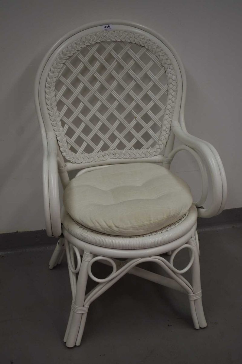 Korgstol vit (9272) — Luleå Auktionsverk