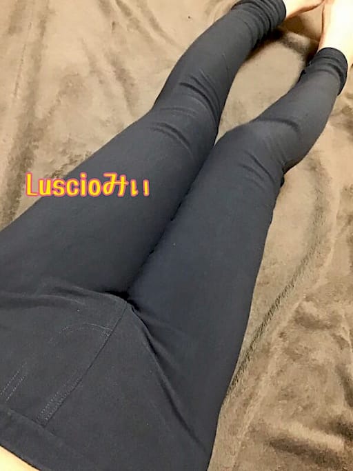 2日間お風呂なし♪ピッタリ密着愛用グレーのレギンスパンツ - Luscio ラシオ