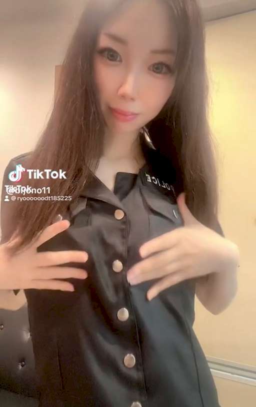 撮影で着たミニスカポリスコスプレ ️ - Luscio ラシオ