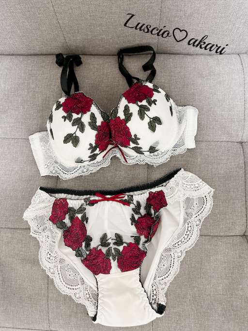 White♡薔薇の刺繍ブラパンset - Luscio ラシオ