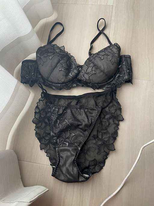 可憐🩷黒の百合BP🩷 - Luscio ラシオ