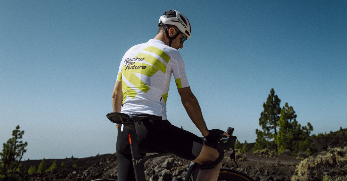 Q36.5 firma la maglia R2 Racing The Future - bici.PRO