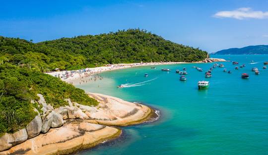 La isla paradisíaca de Brasil que recibe solo 800 turistas por día