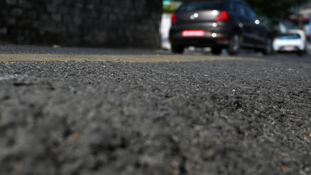 Exploration in Nepal: Roads Paved with Waste Plastic - Noticias Ambientales