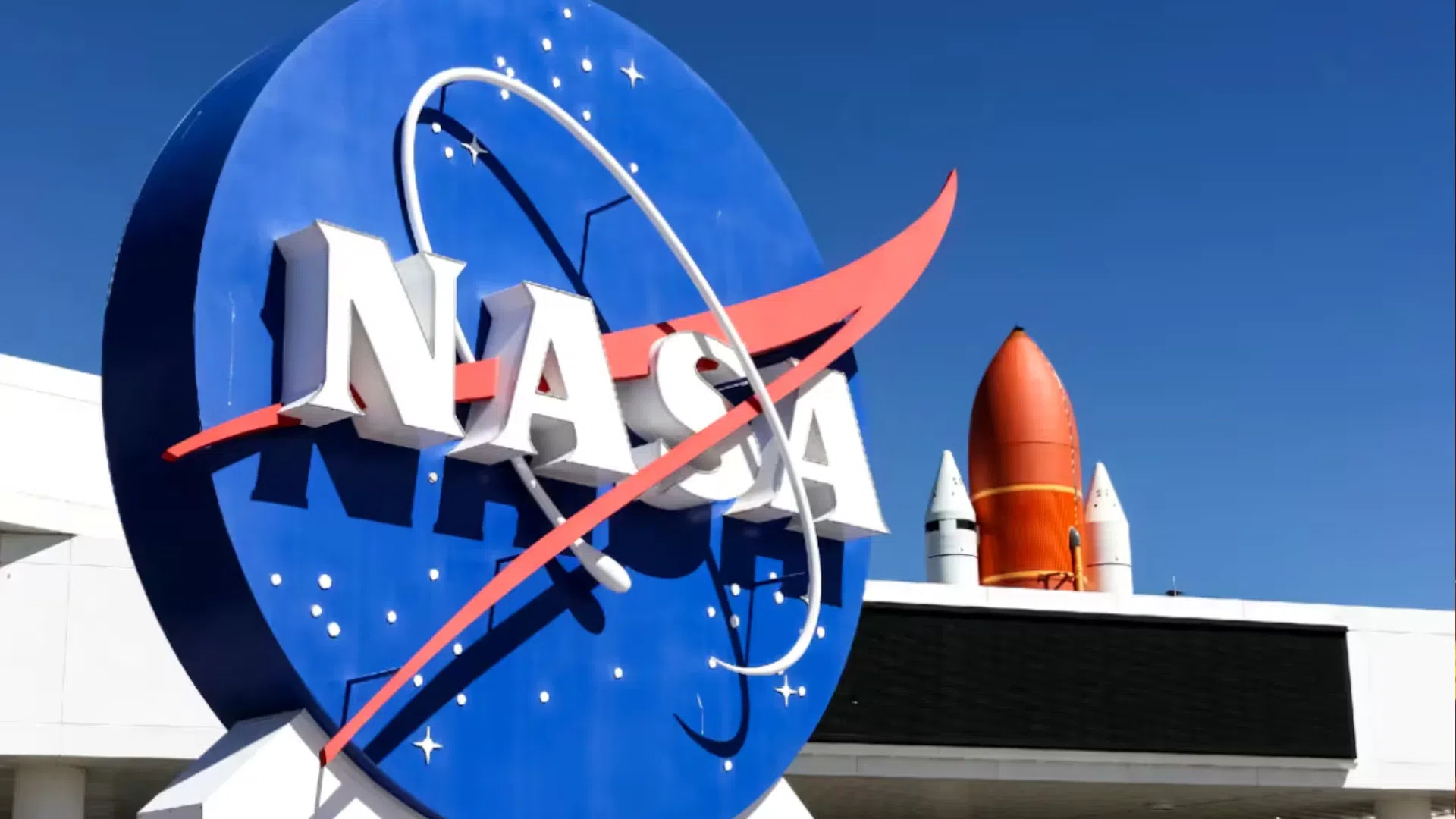 Lisa boomy this beauty is a amazing kisser, and she even