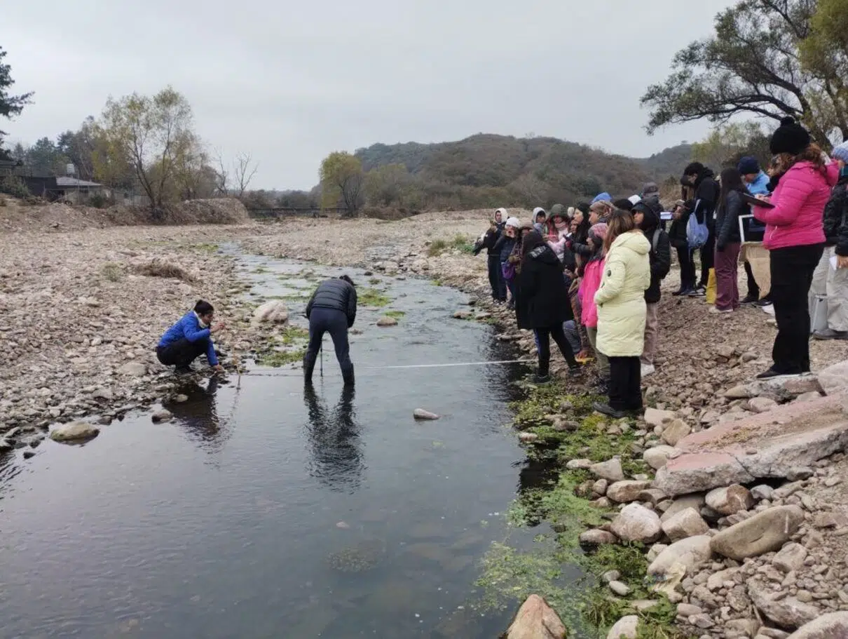 Students from UNSa survey the Xibi Xibi river basin near the ...