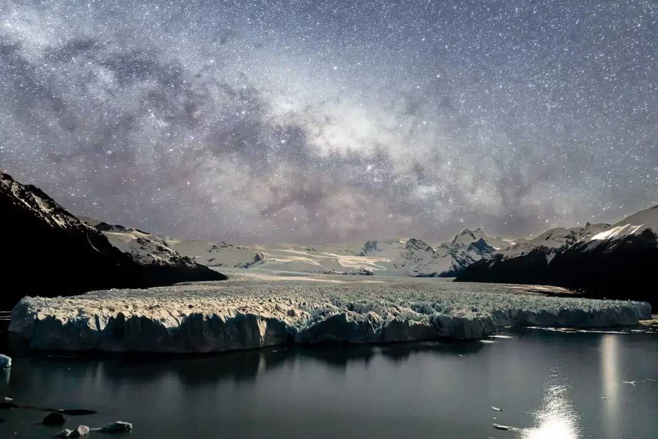 A night under the stars: the galactic center over the Perito Moreno ...