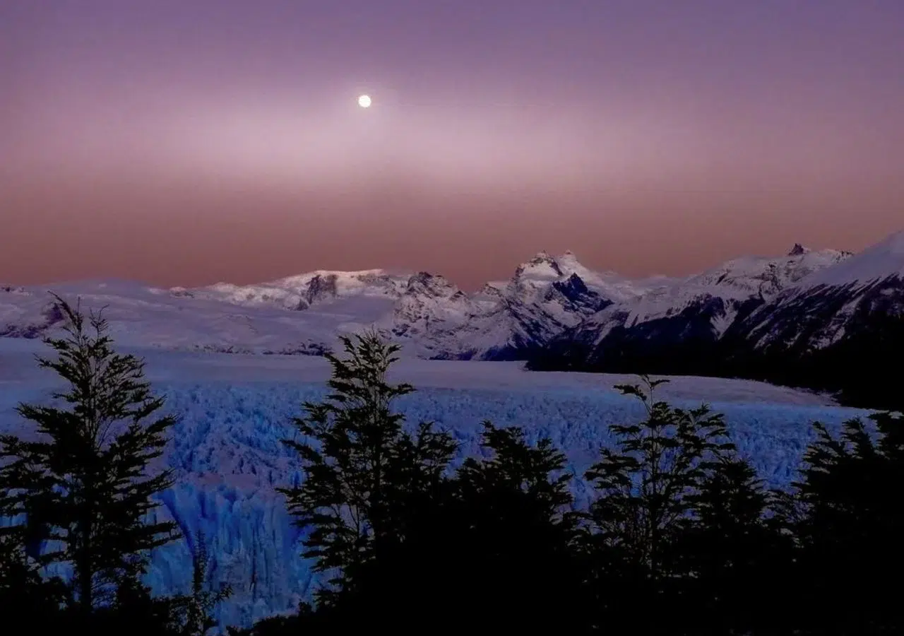 Night visits to the Perito Moreno Glacier: over a thousand people ...